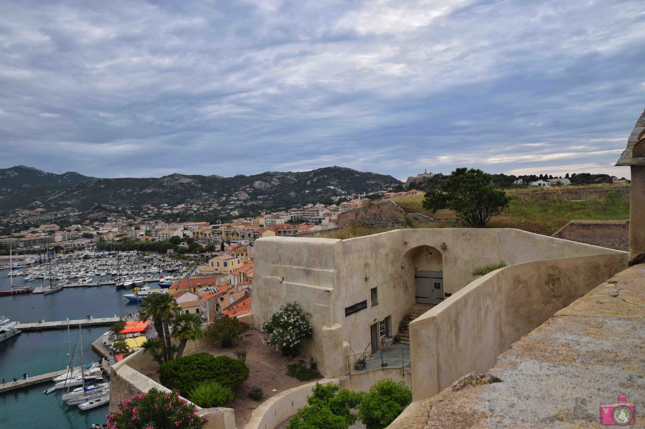 Visitare Calvi: cosa vedere in un giorno, dove dormire e mangiare