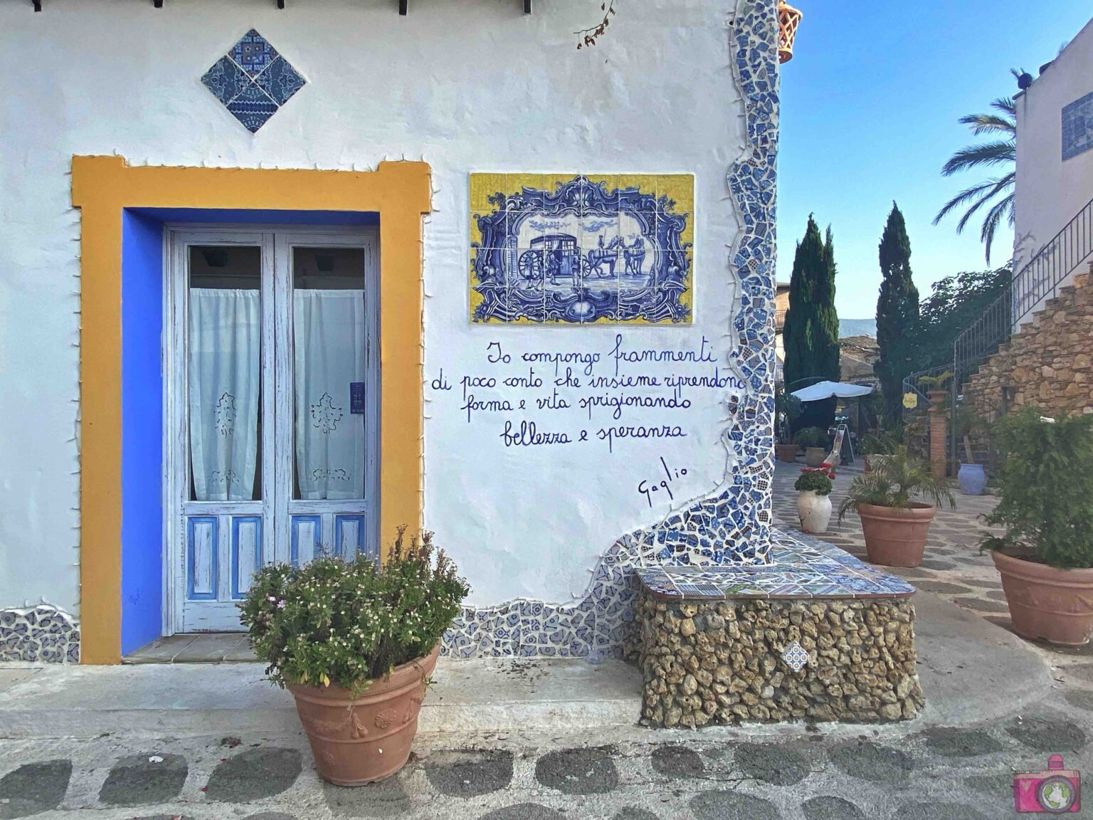 Visitare Borgo Parrini: cosa vedere nel paese ispirato a Gaudì