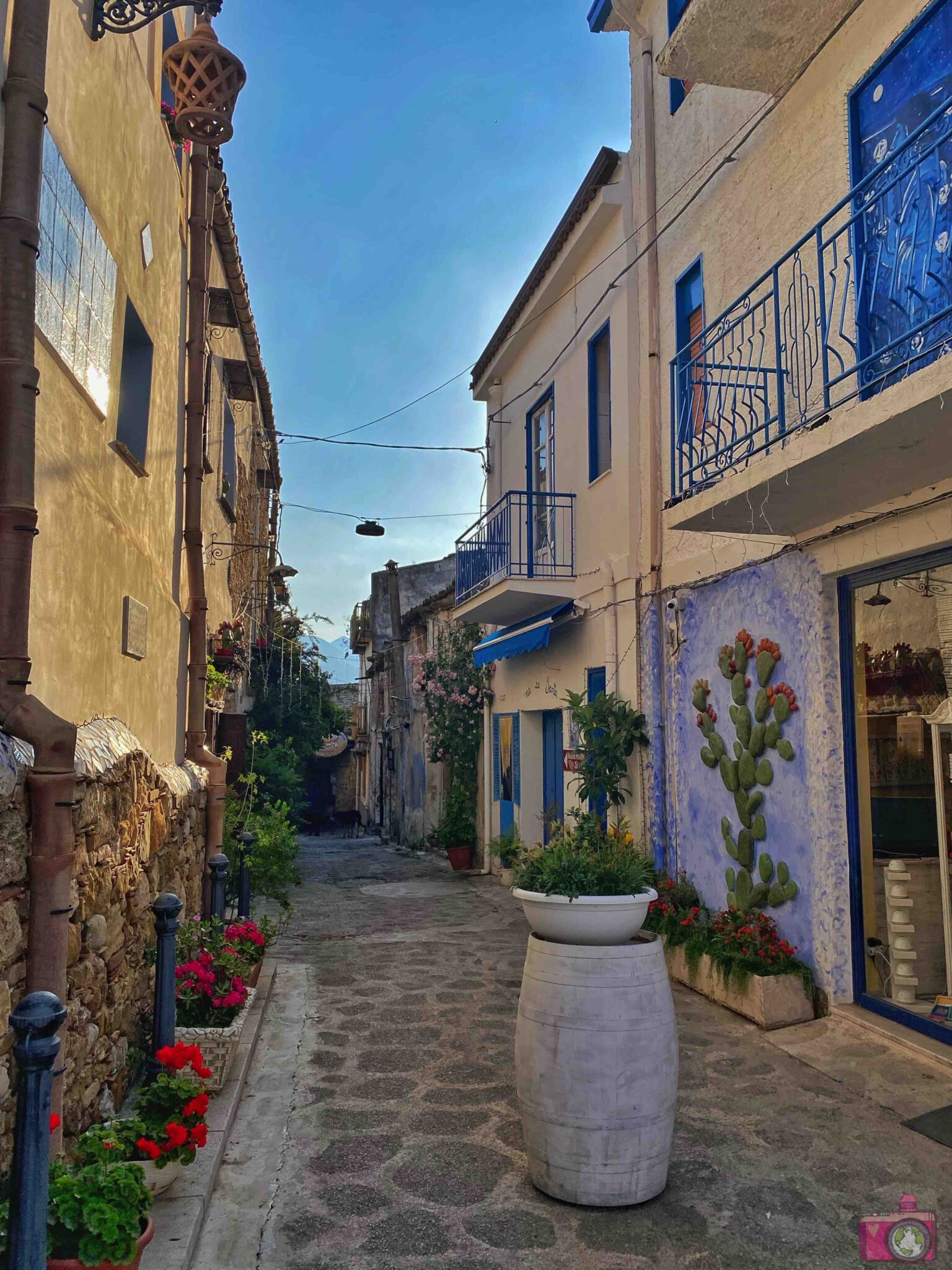 Visitare Borgo Parrini: cosa vedere nel paese ispirato a Gaudì