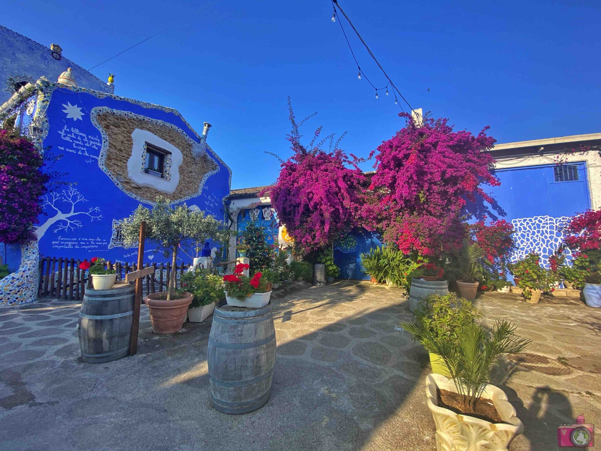 Visitare Borgo Parrini: cosa vedere nel paese ispirato a Gaudì