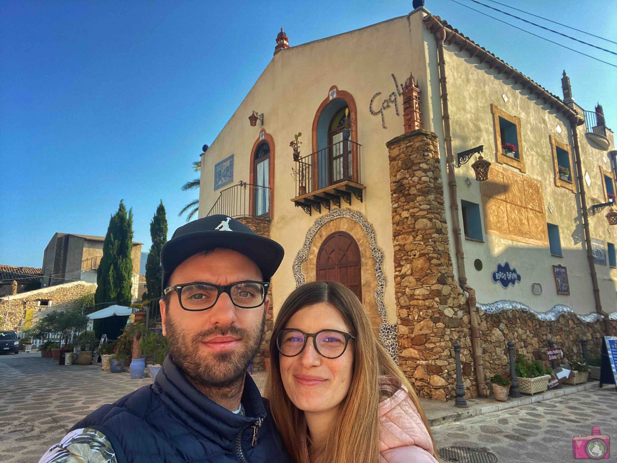 Visitare Borgo Parrini: cosa vedere nel paese ispirato a Gaudì