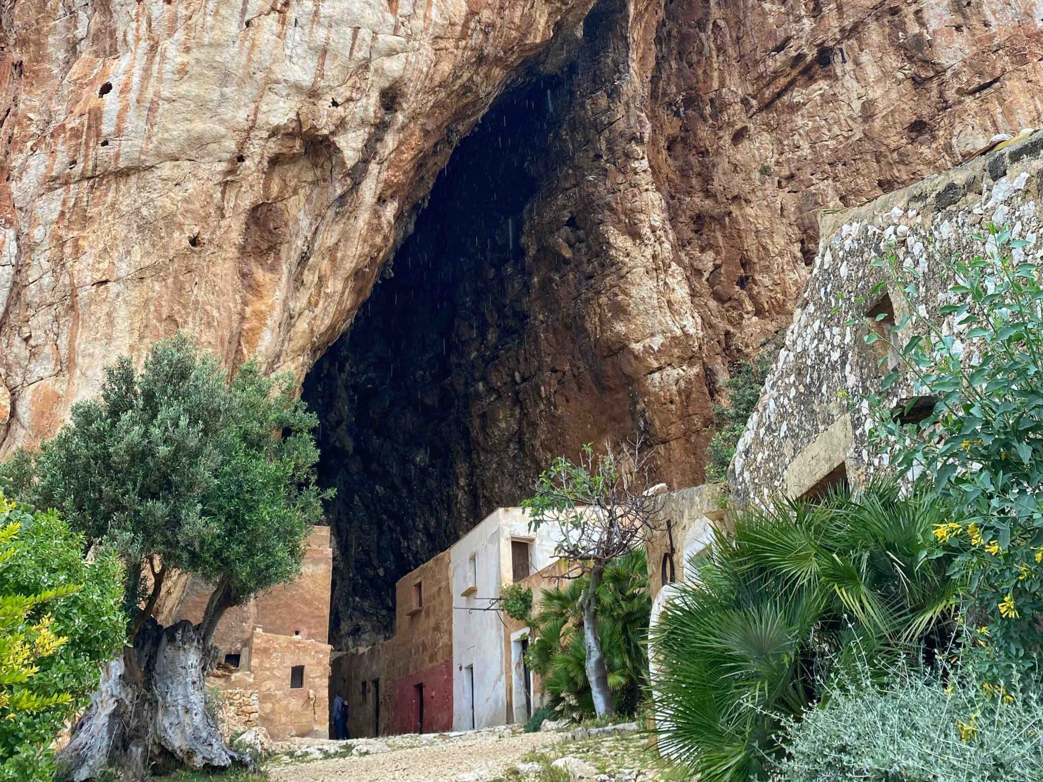 Visitare la Grotta Mangiapane in Sicilia - Viaggiare, uno stile di vita