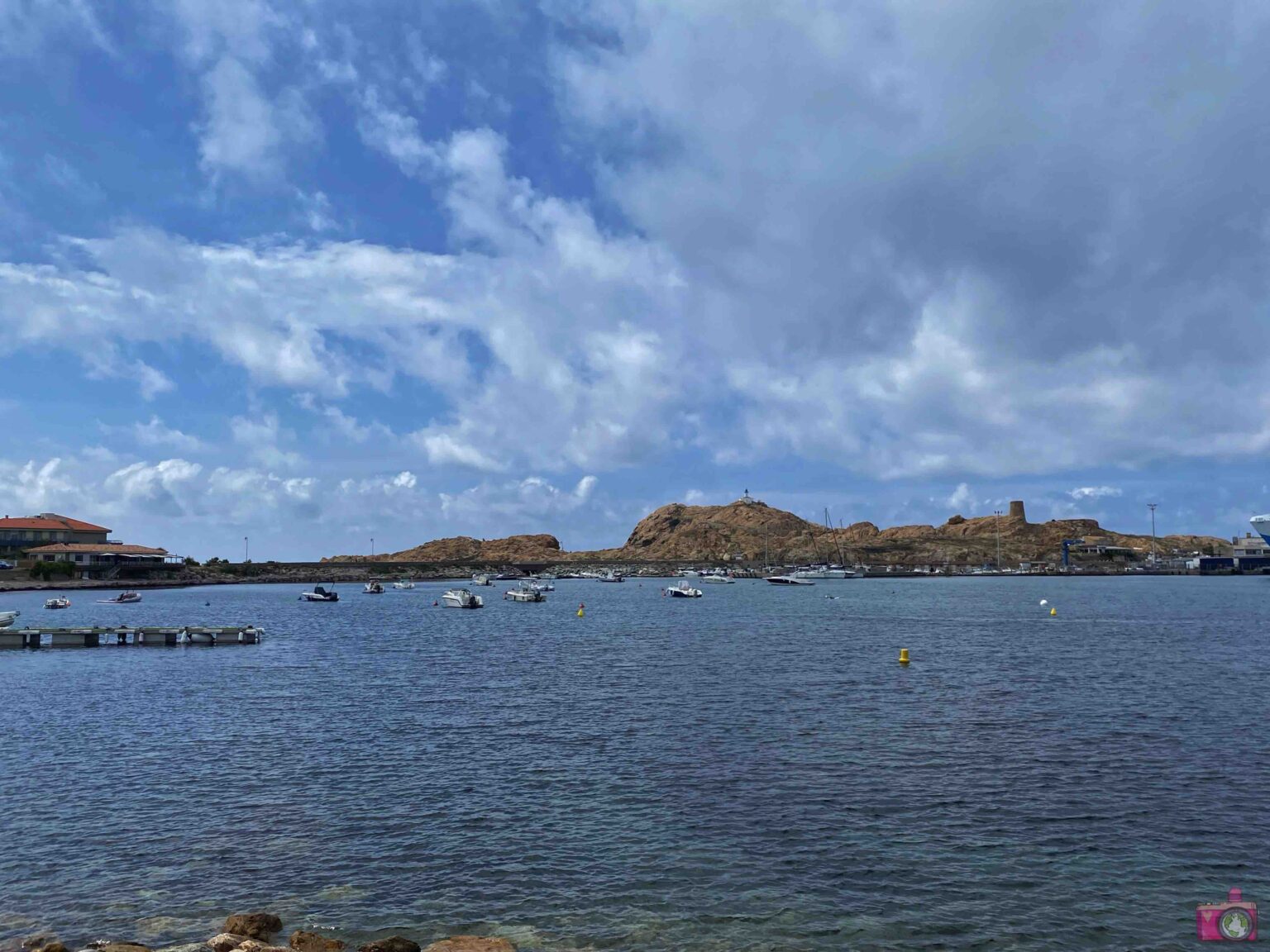Visitare l'Île-Rousse: cosa vedere e fare con un itinerario a piedi